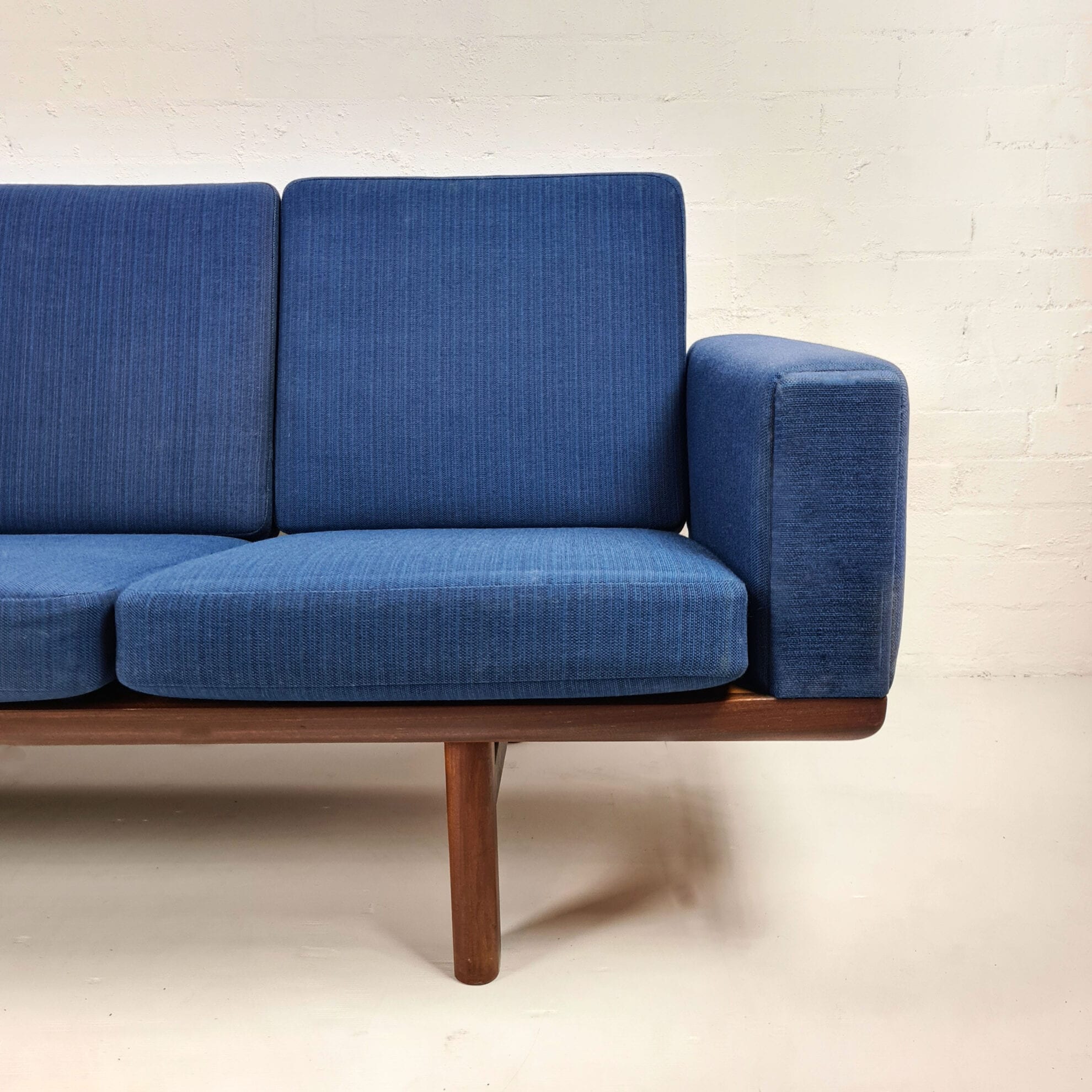 Hans J Wegner Sofa Model GE-236/4 – distinkt